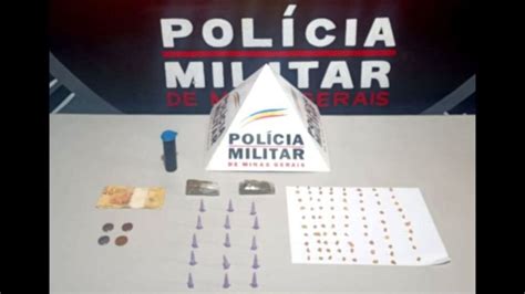 80 pedras de crack PM prende jovem e apreende menor por tráfico no