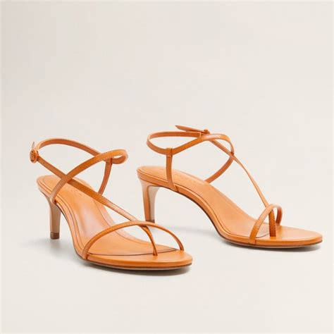 Las sandalias de tacón y tiras finas que puedes llevar ya con tus looks