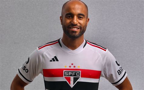 Lucas Moura é anunciado pelo São Paulo