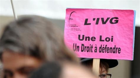 Quarante ans après le manifeste des 343 l accès à l avortement reste
