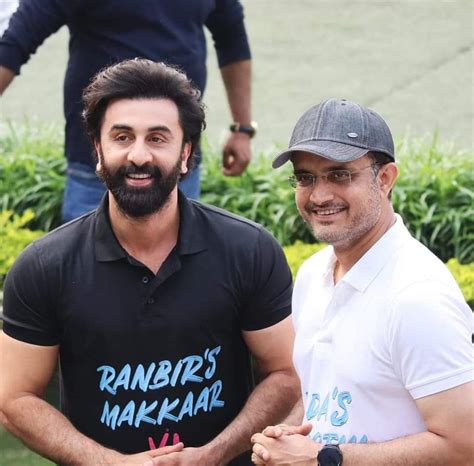 Ranbir Kapoor To Star In Biopic Of Sourav Ganguly बायोपिक की अफवाहों के बीच क्रिकेट खेलते नजर