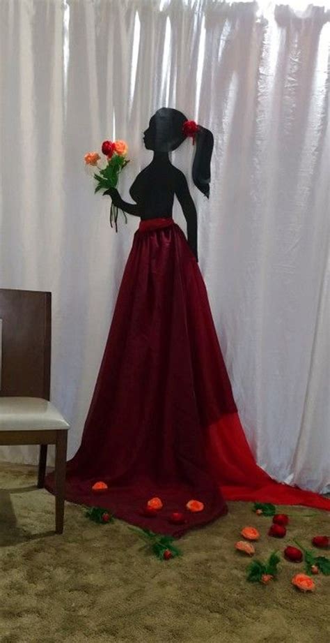 Decoração Dia da Mulher tecidos e silhuetas femininas Dia da