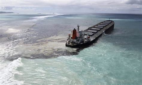 Disastro Ambientale A Mauritius Nave Si Incaglia Sulla Barriera