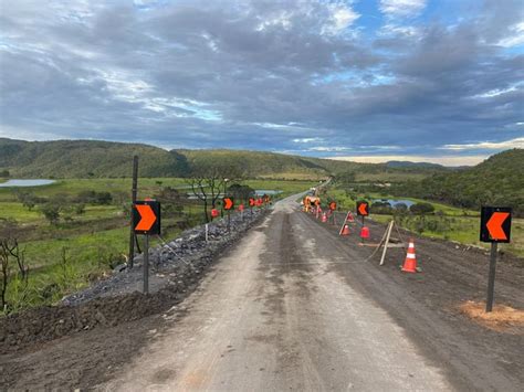 Chapada tráfego de veículos pesados é liberado em via que desmoronou
