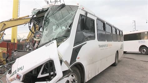 Deja 9 Heridos Choque Entre Camión de Pasajeros y Tráiler en Carretera