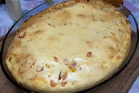 Torta salgada de liquidificador é só bater os ingredientes rechear e