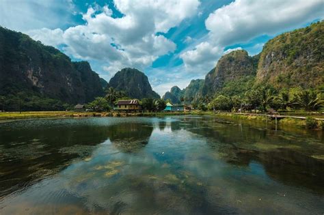 Desa Wisata Rammang Rammang Suguhkan Destinasi Alam Batuan Karst Cantik
