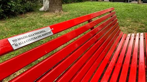 San Leo Inaugura La Panchina Rossa Per Dire No Alla Violenza Sulle Donne