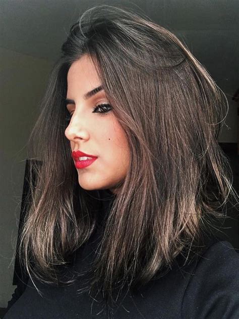Modne fryzury na jesień 2020 angular bob to klasyczny bob w