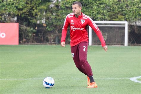 São Paulo encerra preparação para duelo Atlético GO SPFC