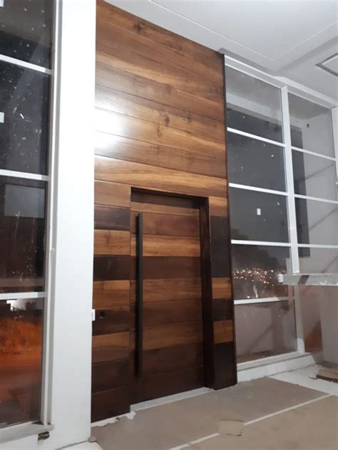 Porta Pivotante Estrutura De A O No Interior Revestido Lambril