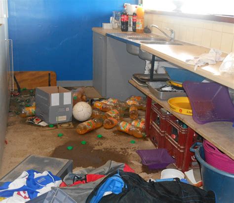 Salornay sur Guye Les vestiaires du stade ont été vandalisés