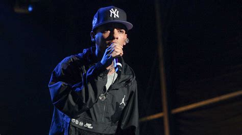 Natanael Cano Recibe Misteriosa Carta Durante Un Concierto Unotv