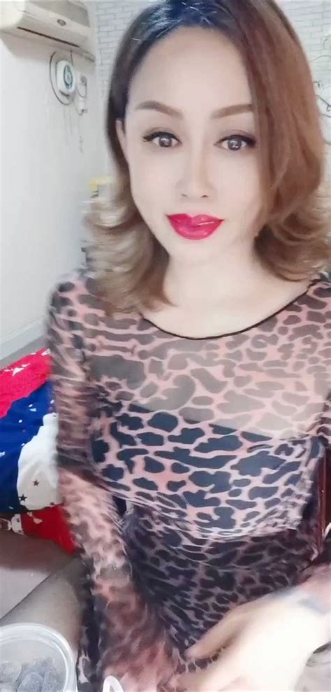 丝袜 豹纹 抹胸 熟女 气质熟女穿的真性感 把她丝袜撕碎 直接就操她 丝袜 豹纹 抹胸 熟女 我爱美熟女 Lklcookie
