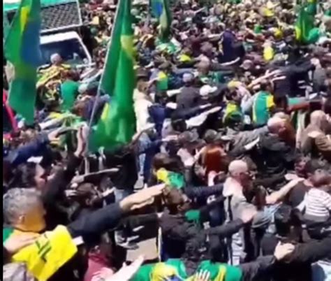 MP investiga gesto nazista feito por grupo em ato antidemocrático em SC