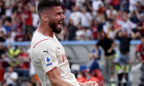 Milan Campione D Italia Il Nome Inciso Sulla Coppa Dello Scudetto
