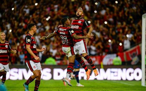 Brasileirão Flamengo volta a figurar entre favoritos ao título da