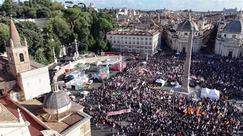 Roma Decine Di Migliaia Di Persone Alla Manifestazione Del PD Le
