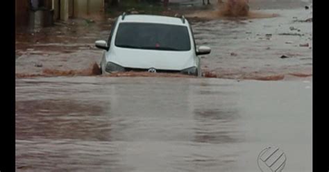 G1 Ruas ficam alagadas após forte chuva em Altamira notícias em Pará