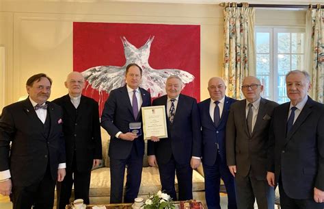 Ambasador USA W Polsce Mark Brzezinski Uhonorowany Medalem 75 Lecia