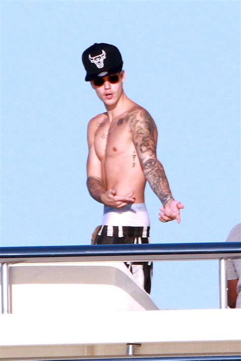 Justin Bieber Showing His Private Part