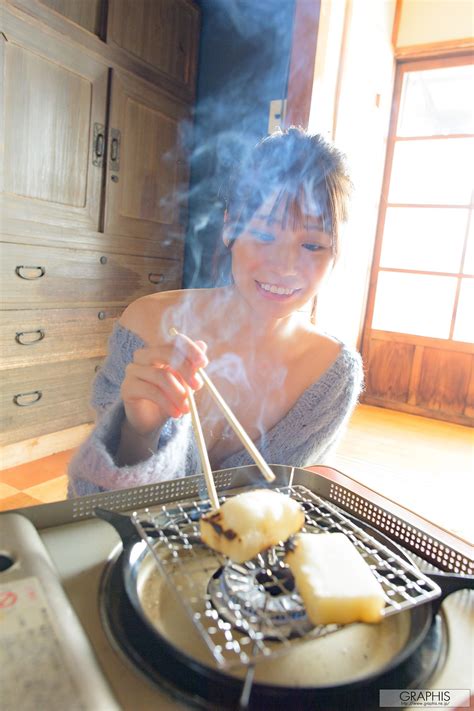 Nana Miho Graphis New Year Special Everia Club
