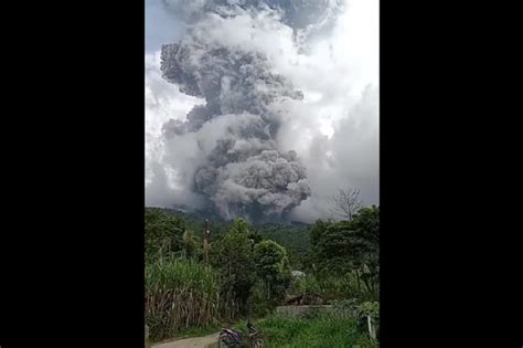 11 Pendaki Ditemukan Tewas Di Puncak Gunung Marapi Yang Meletus