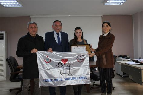 Beyaz Bayrak Ve Beslenme Dostu Okul Sertifikalar Sahiplerini Buldu