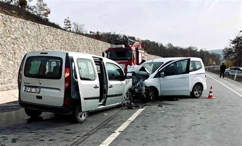 Samsun da 2 hafif ticari araç kafa kafaya çarpıştı 1 ölü 7 yaralı