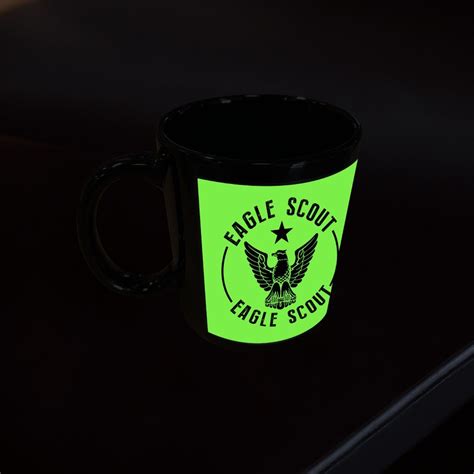 taza blanca y negra de 11 oz con ventana fotoluminiscente diseñada para
