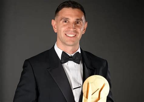 Emiliano Dibu Martínez ganó el Trofeo Yashin 2023