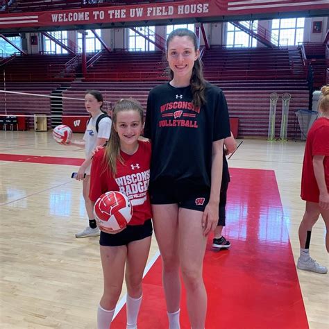Tall Volleyball Player Compare Usc By Lowerrider On Deviantart Artofit