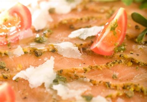 Carpaccio Z Ososia W Grubo Mielonym Pieprzu I Zio Ach Podane Z