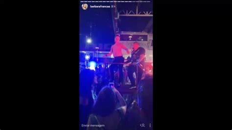 Paolla Oliveira Cai No Samba Em Ensaio Da Grande Rio Para O Carnaval