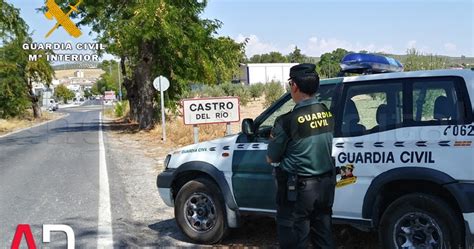 La Guardia Civil detiene a dos jóvenes por pagar con billetes falsos en
