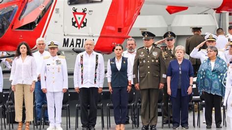 AMLO y Evelyn Salgado presiden ceremonia por el Día de la Armada de