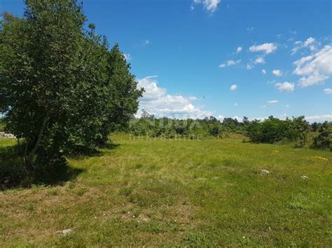 ISTRA BARBAN Građevinsko zemljište sa projektom u mirnom naselju
