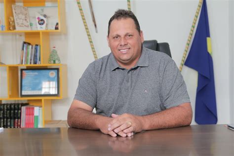 Moradores fazem abaixo assinado e pedem cassação de prefeito de