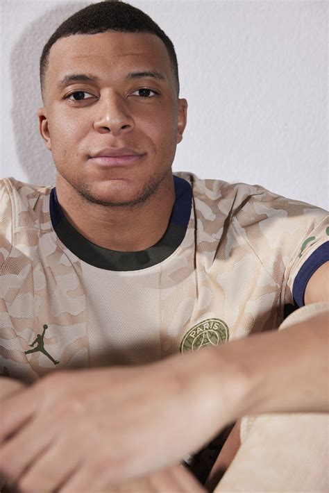 Voici Le Nouveau Maillot Du Psg Et La Collection Lifestyle Qui Va Avec