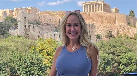 Η διάσημη πορνοστάρ Brandi Love είναι στην Αθήνα και ευχαριστεί τα