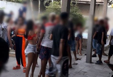 FESTA CLANDESTINA 100 pessoas é fechada e organizador pode pagar