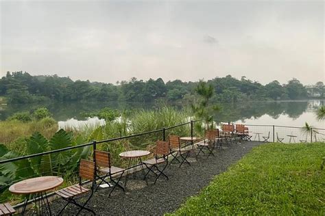 Foto Tips Wisata Ke Jasmine Park Di Cisauk Bawa Payung Atau Jas Hujan