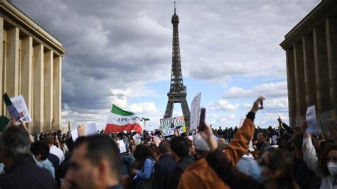 Paris le slogan Femme Vie Liberté en soutien au peuple iranien