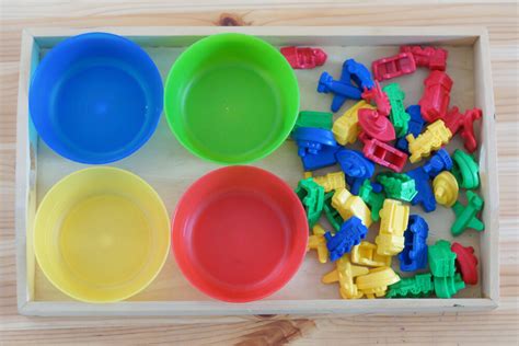 Des activités pour apprendre à trier les couleurs Un jour un jeu