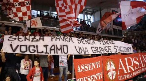 Basket Serie A I Cori Dei Tifosi Della Grissin Bon Durante La Partita