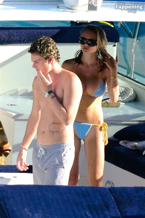 Leni Klum Shows Off Her Sexy Bikini Body While On Vacation In The South