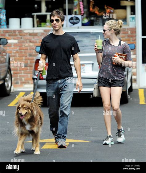 Amanda Seyfried And Justin Long Kissing
