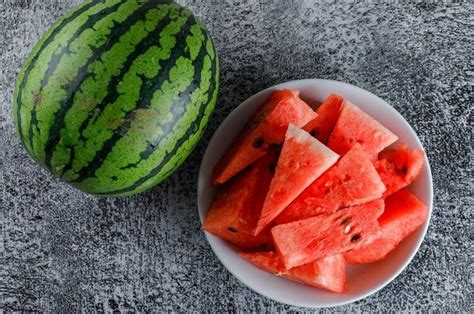 Cara Pilih Buah Semangka Yang Bagus Untuk Takjil Buka Puasa Rasanya