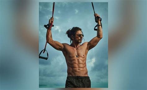 Shah Rukh Shares Pic Of His 8 Pack Abs For Pathaan ManaTelugu