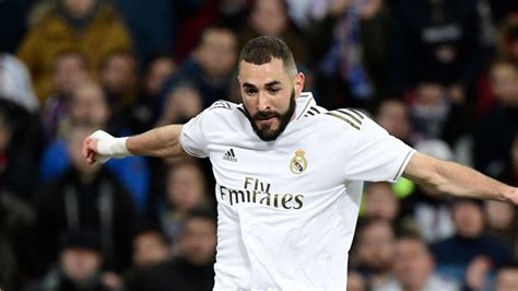 Karim Benzema se fracturó el dedo meñique en enero no se operó y así